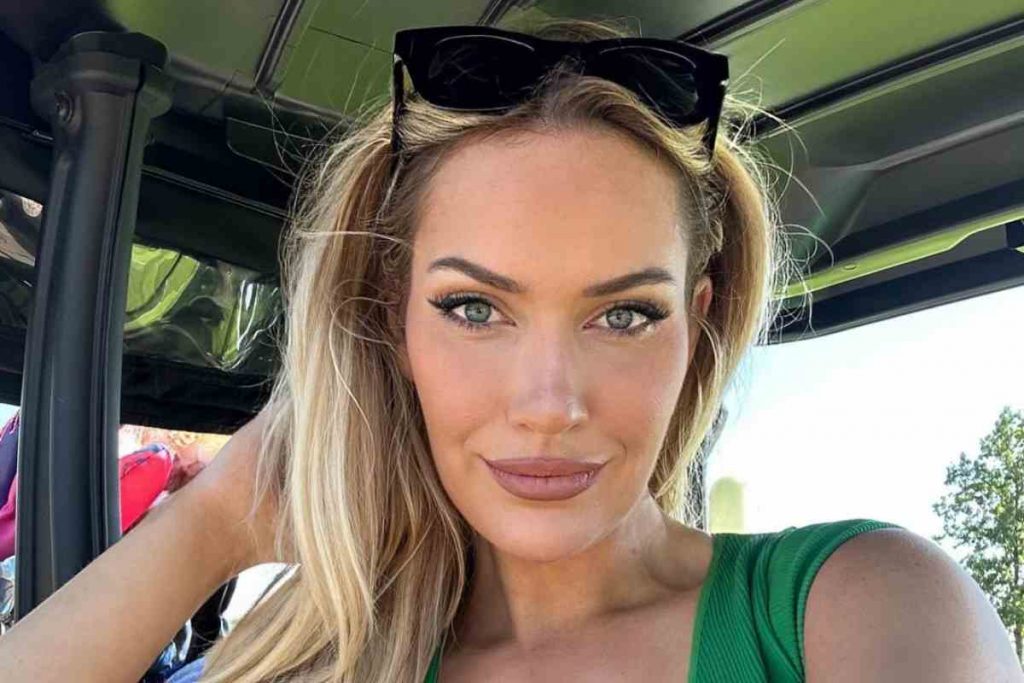 Paige Spiranac wonder woman del golf: la scollatura "buca" lo schermo ...